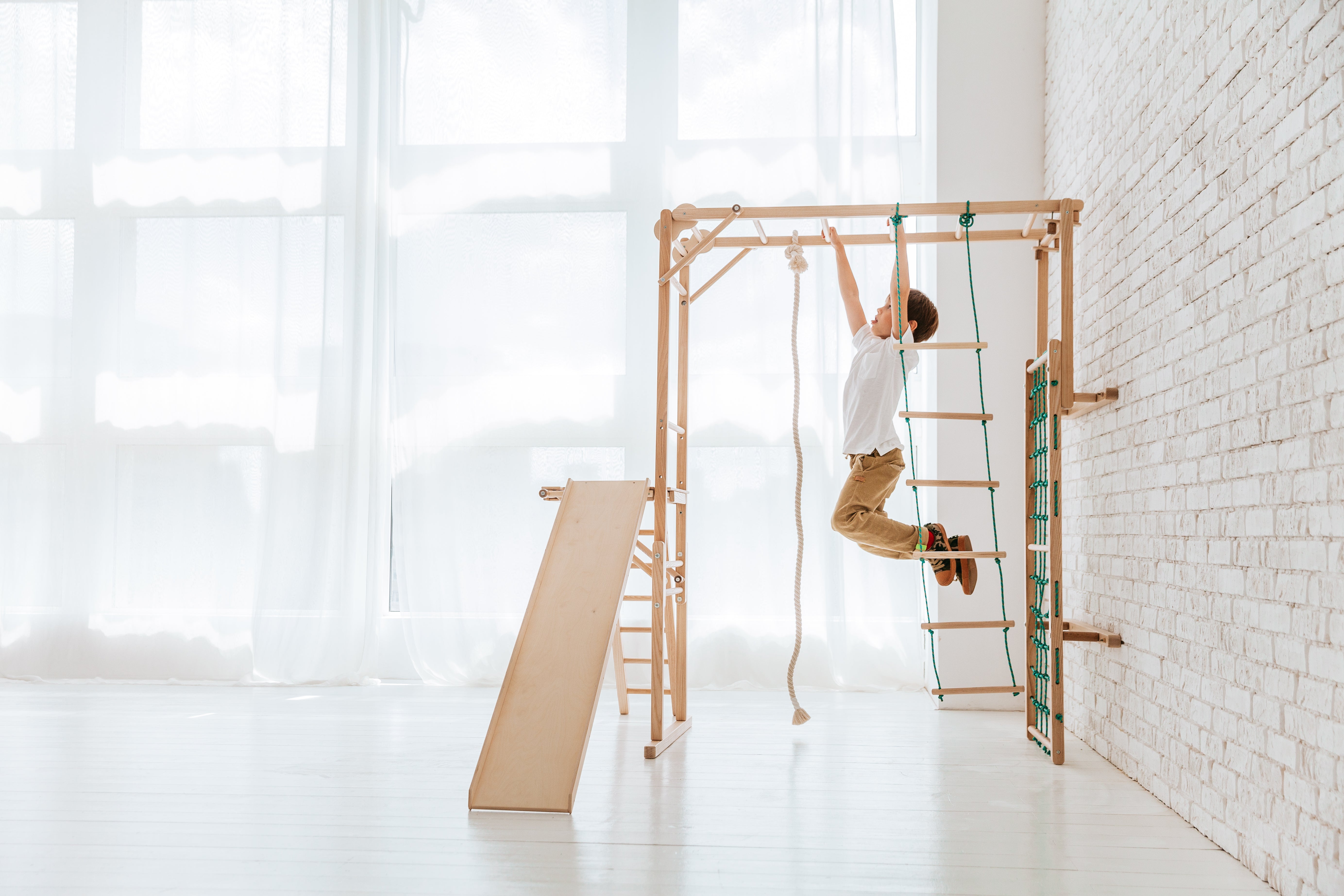 Why Hanging Is the Most Underrated Brain-Builder 💪🧠